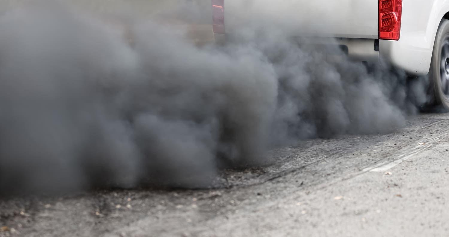Humo del tubo de escape: diferentes causas según el color del humo ...